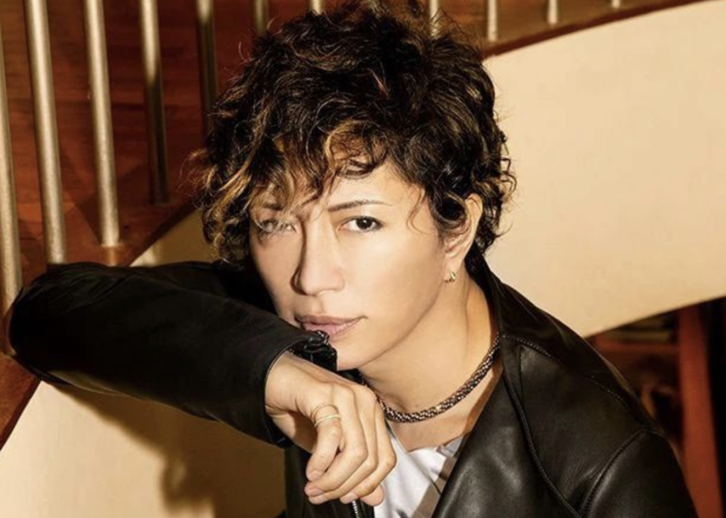 【比較検証】GACKTの身長は推定177cmでサバ読み確定か！？背が低く見える理由は立ち方がカッコいいからw - 芸能&スポーツニュース