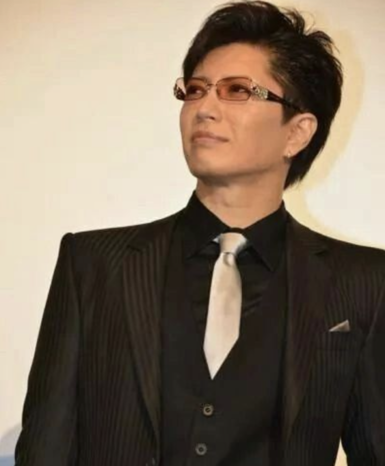 【比較検証】GACKTの身長は推定177cmでサバ読み確定か！？背が低く見える理由は立ち方がカッコいいからw - 芸能&スポーツニュース