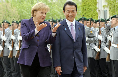 【推定172cm】麻生太郎の身長が175cmというのはガセネタw小さく見えるという声が続出！ - 芸能&スポーツニュース